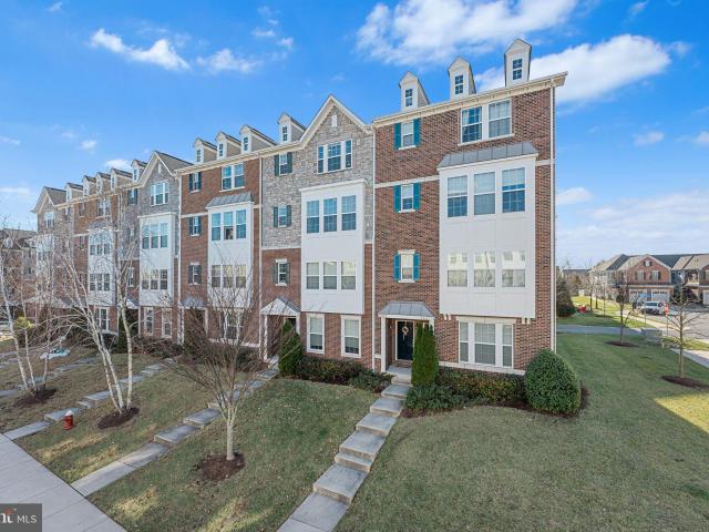 44027 Etna Ter, Chantilly, VA 20152 | MLS #VALO2118 | Compass