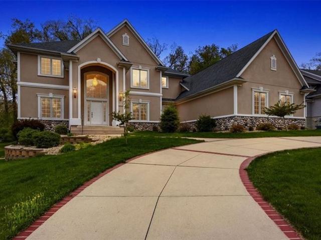 4402 Oak Leaf Ct NE, Cedar Rapids, IA 52411