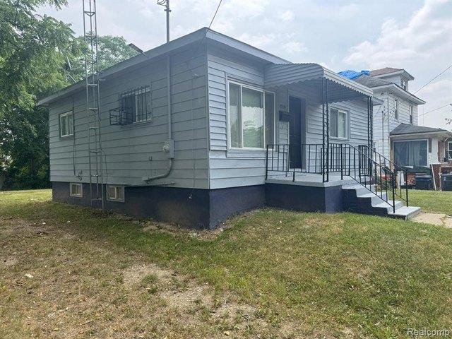 4402 Crissman St, Flint, MI 48505