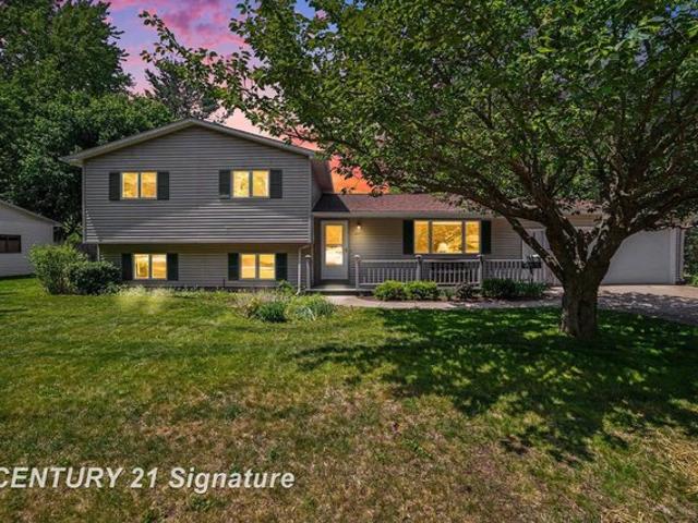 4403 Robinhood Ter, Midland, MI 48642