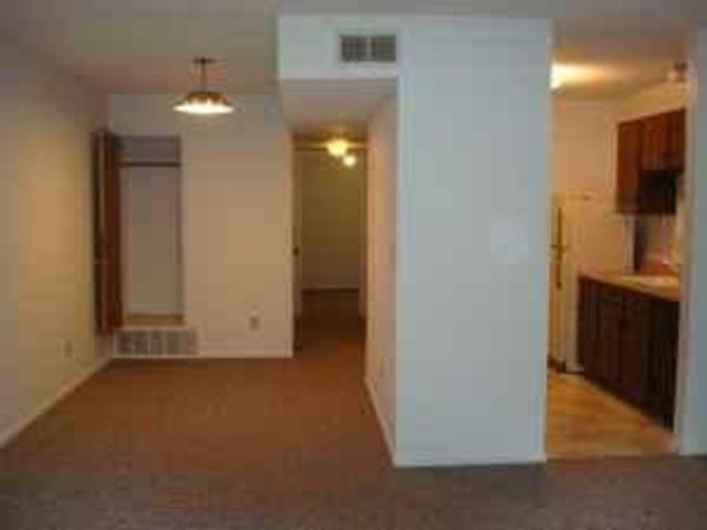 $440 / 1br Large One Bedroom 401 Illinois Street map