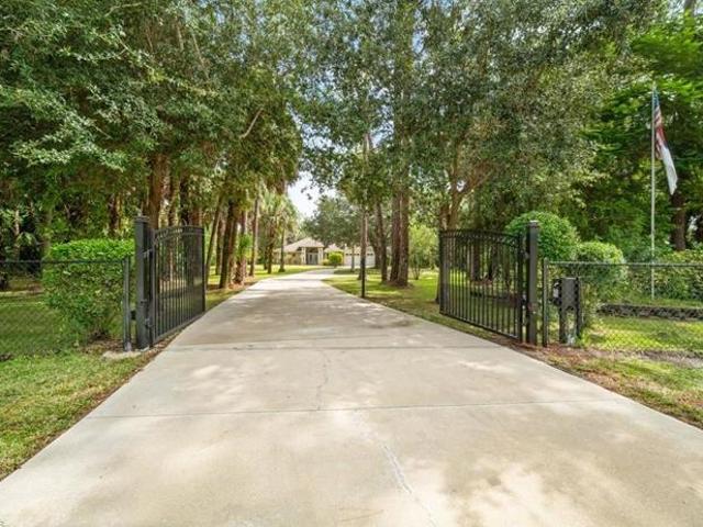 440 9th St NW, Naples, FL 34120