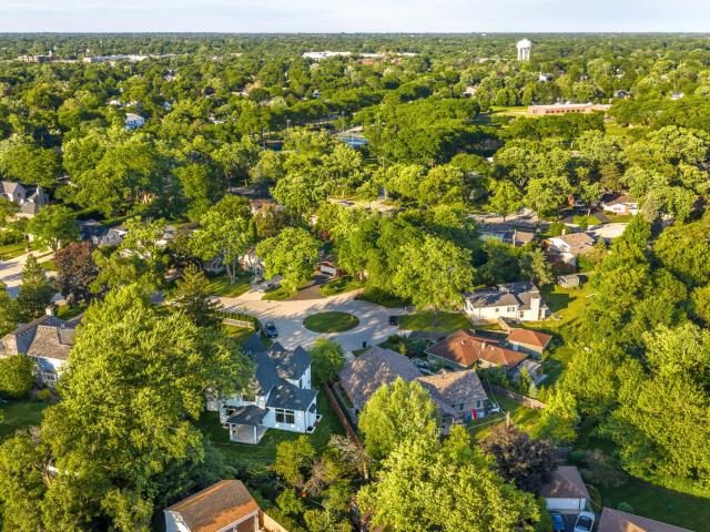 440 Briarhill Rd, Glenview, IL 60025 | MLS #12697