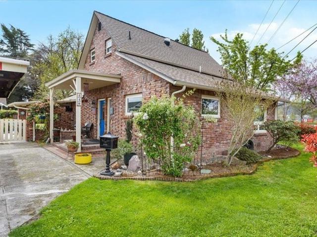440 Bush St, Central Point, OR 97502