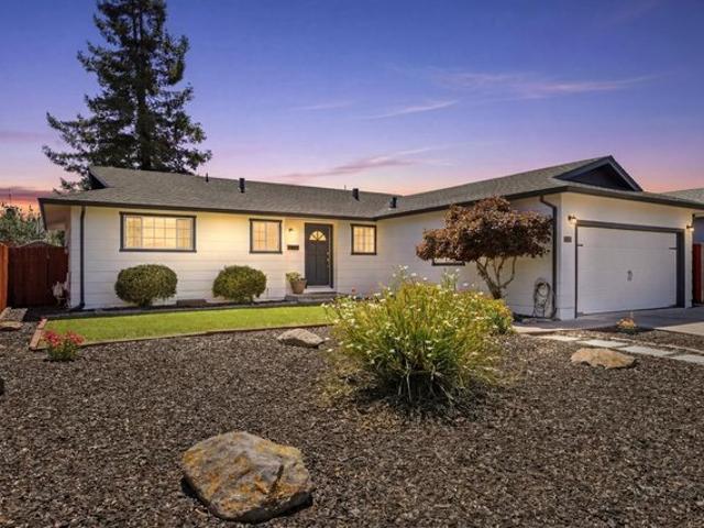 440 Eastwood Dr, Petaluma, CA 94954