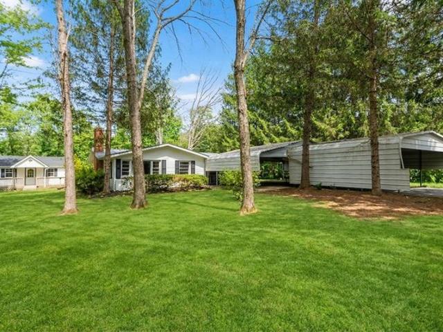 440 Lake Dr, Crimora, VA 24431