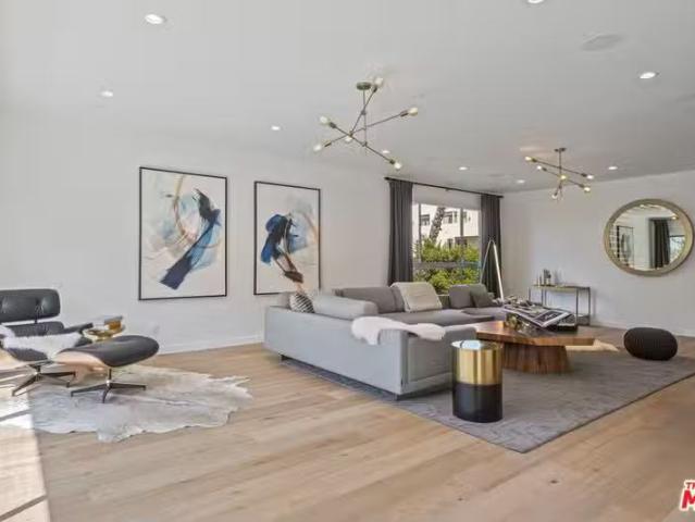 440 N Oakhurst Dr, Unit 301 Condos in Beverly Hills, CA