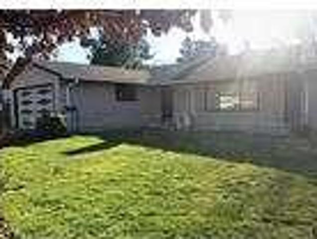 440 S 2nd St Cathlamet
