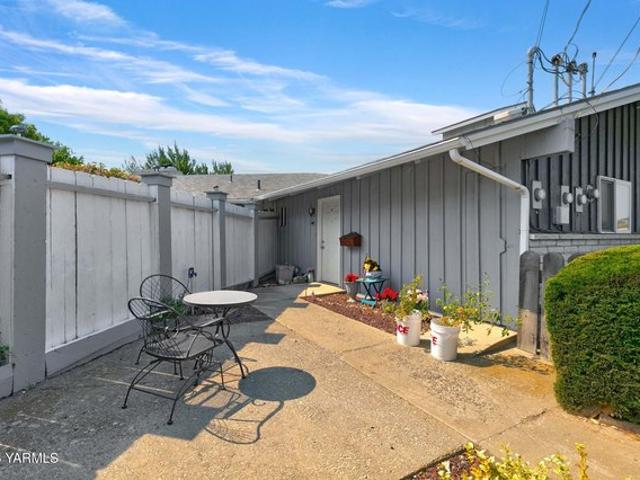 440 Snow Mass Ln, Yakima, WA 98908