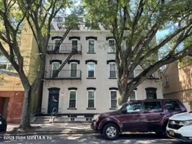 440 Saint Marks Pl, Staten Island, NY 10301