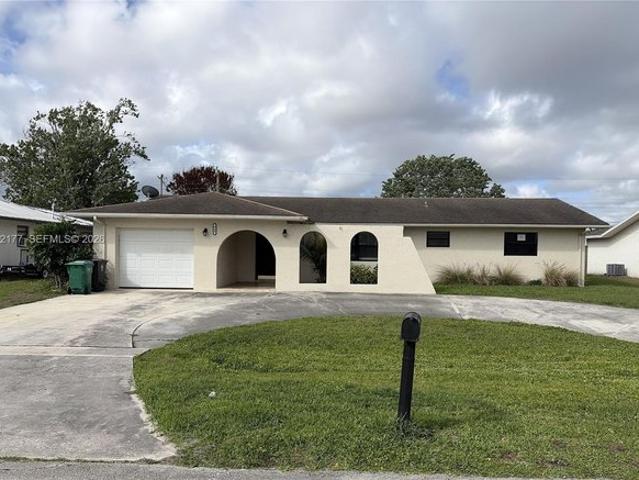 440 SE Skipper Ln, Port Saint Lucie, FL 34983
