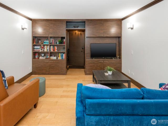 440 St Helens Avenue # 310