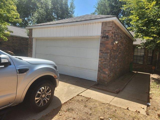 440 Sycamore Ln, Euless, TX 76039