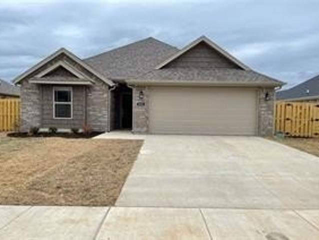 440 Peach Ave, Centerton, AR 72719