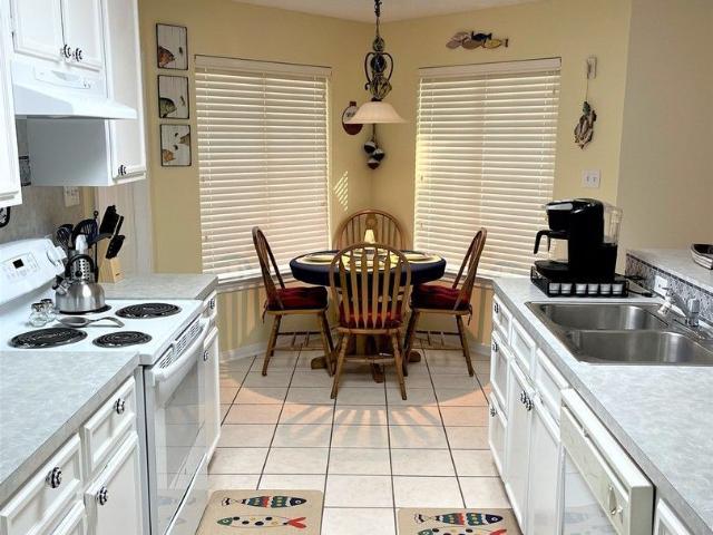 440 Watts Ln, Canyon Lake, TX