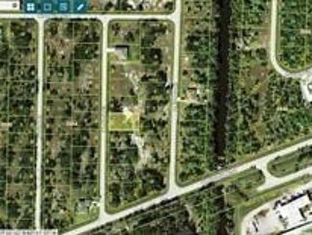 440 Wenlock St, Port Charlotte, FL 33954