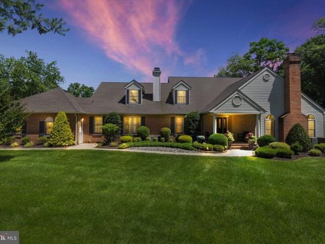 440 Windrow Clusters Dr, Moorestown, NJ 08057