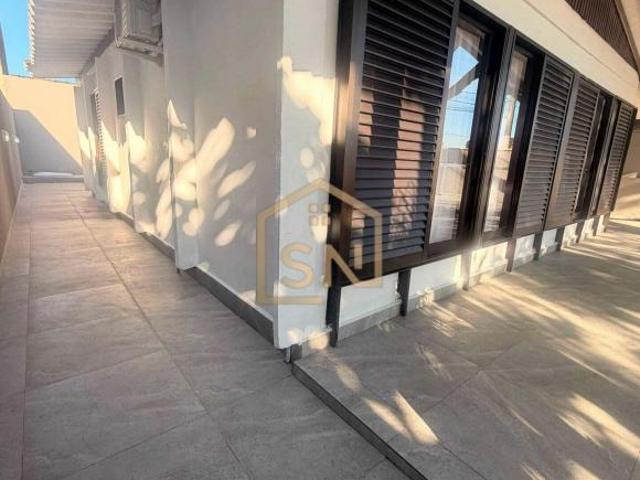 440C Casa com piscina e amplo espaço totalmente mobiliada em Praia de Leste