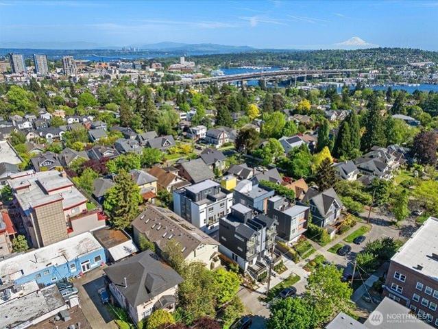 4414 Corliss Ave N Unit B, Seattle, WA 98103