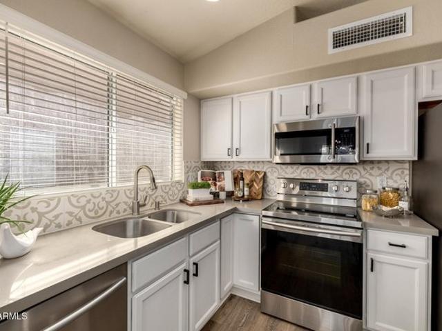 4414 E Desert Wind Dr, Phoenix, AZ 85044