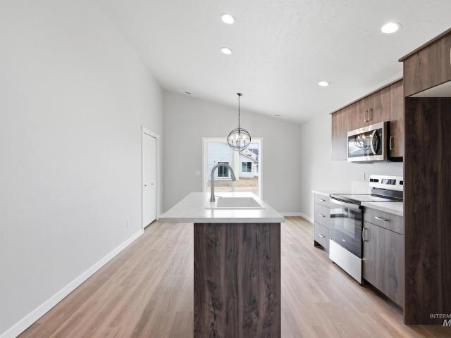 4414 S Amsterdam Ave
