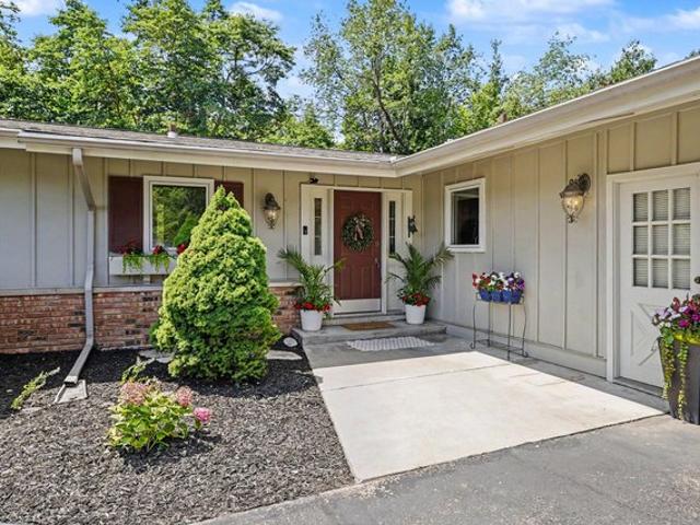 4414 Tanglewood Trl, Saint Joseph, MI 49085