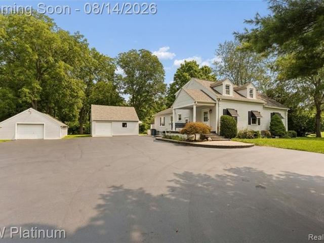 44156 Elizabeth Rd, Clinton Township, MI 48036