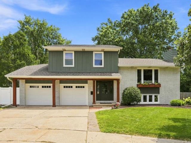 4415 Montclair Ct, Bettendorf, IA 52722