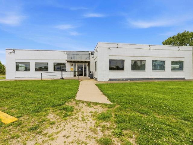 4415 N Broadway Avenue