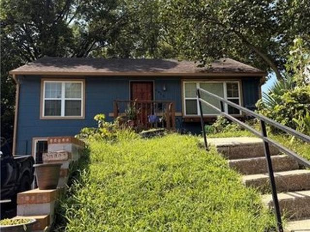 4415 E 43rd St, Kansas City, MO 64130