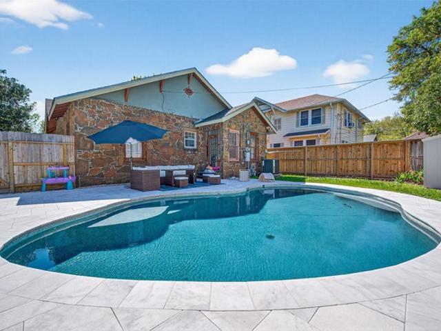 4415 Walker St, Houston, TX 77023