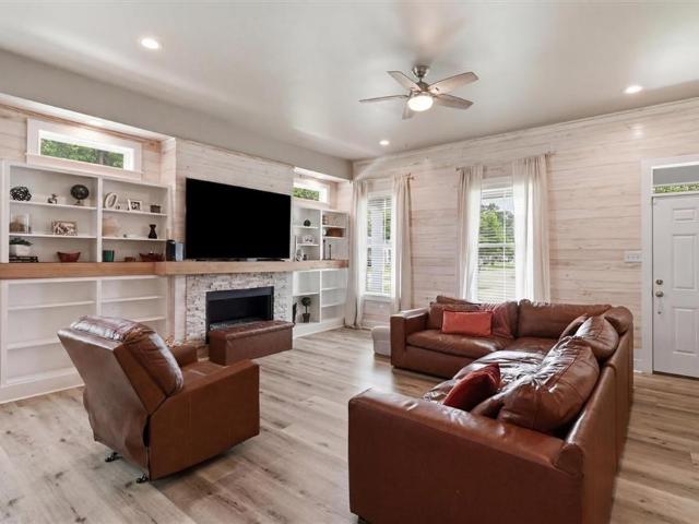 44161 Nicholas Circle