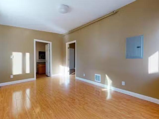 44193716 245A Brighton Ave