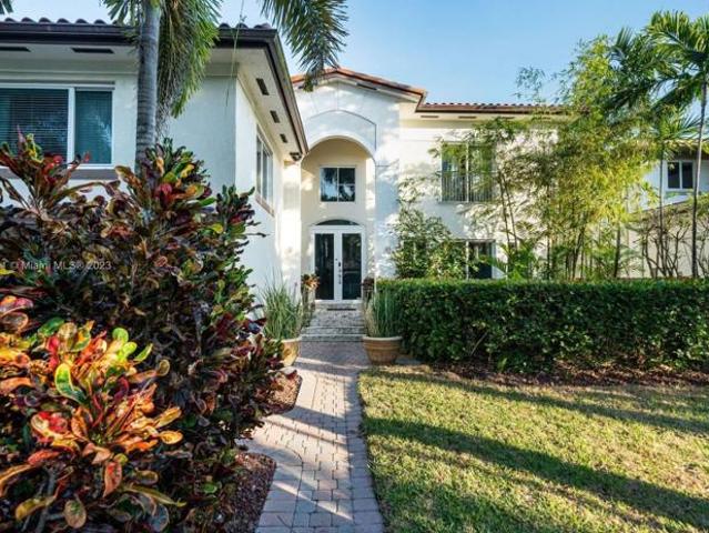 4419 Bay Rd N, Miami Beach, FL 33140