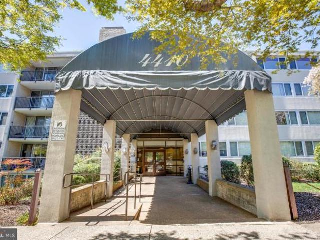 4410 Briarwood Ct N #31, Annandale, VA 22003