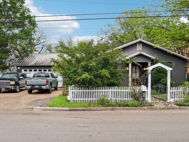 4411 Banister Ln
