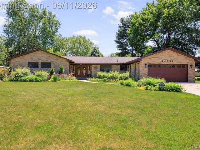 44134 Harmony Ln, Van Buren Township, MI 48111