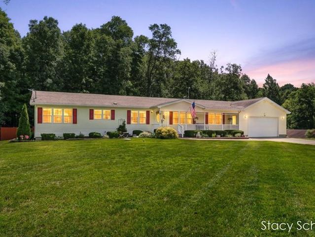 4413 S Lacey Lake Rd, Bellevue, MI 49021