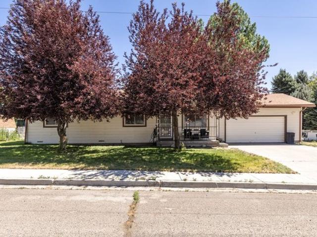 441 4th St, Carlin, NV 89822