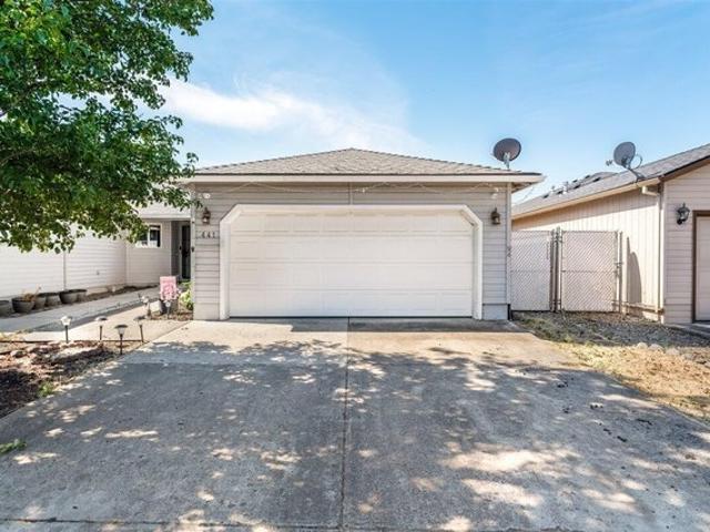 441 Crystal Dr, Eagle Point, OR 97524