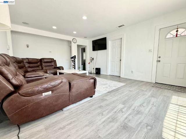 441 Bartlett Ave