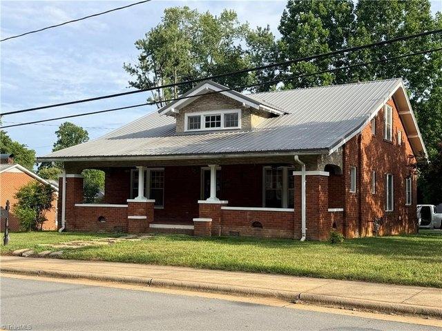441 Elk Spur St, Elkin, NC 28621