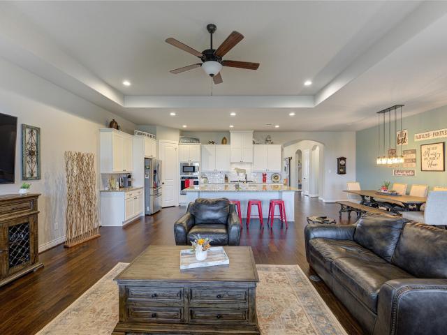 441 Hunters Crossing Dr, Sealy, TX 77474 | MLS #91864 | Compass