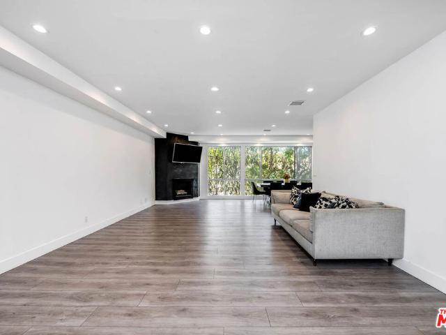 441 N Oakhurst Drive 304
