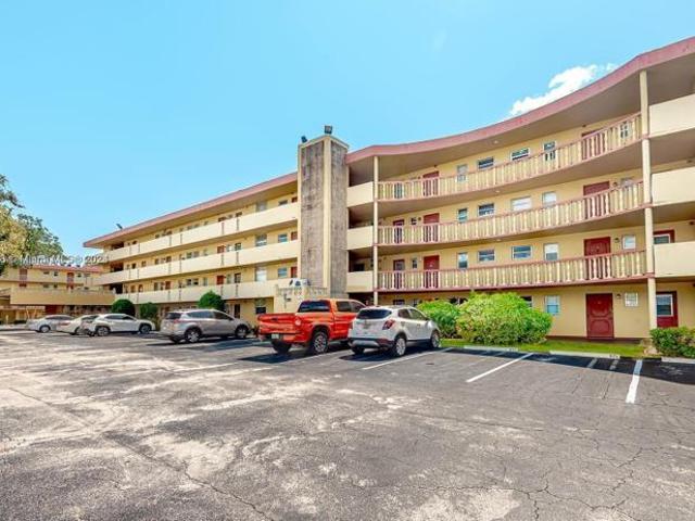 441 NE 195th St #205, Miami, FL 33179