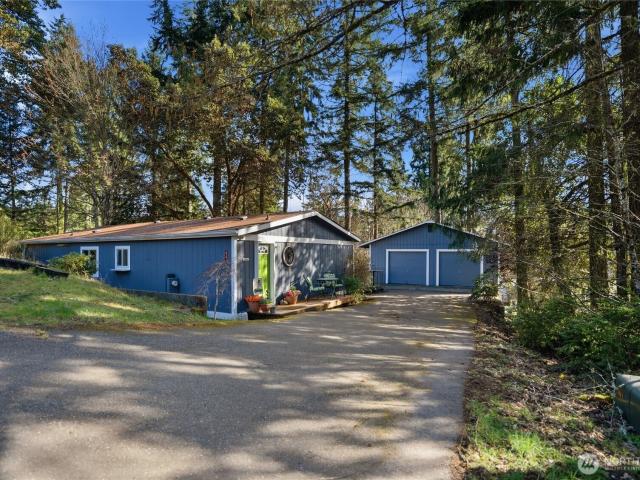441 NE Schooner Loop