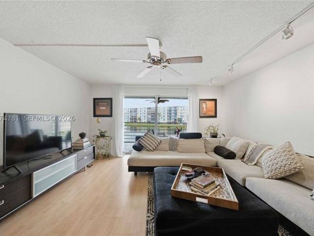 441 SE 3rd St Apt 207, Dania Beach, FL 33004