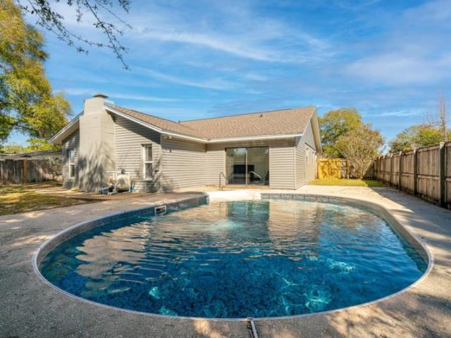 441 Stonehenge Dr, Mary Esther, FL 32569