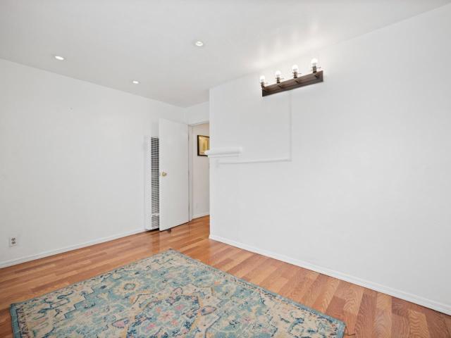 441 W Macarthur Boulevard