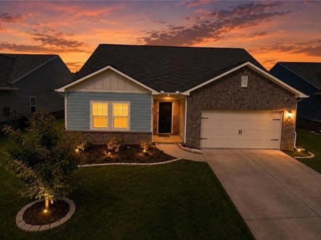 4424 Kendrick Cir, Loganville, GA 30052
